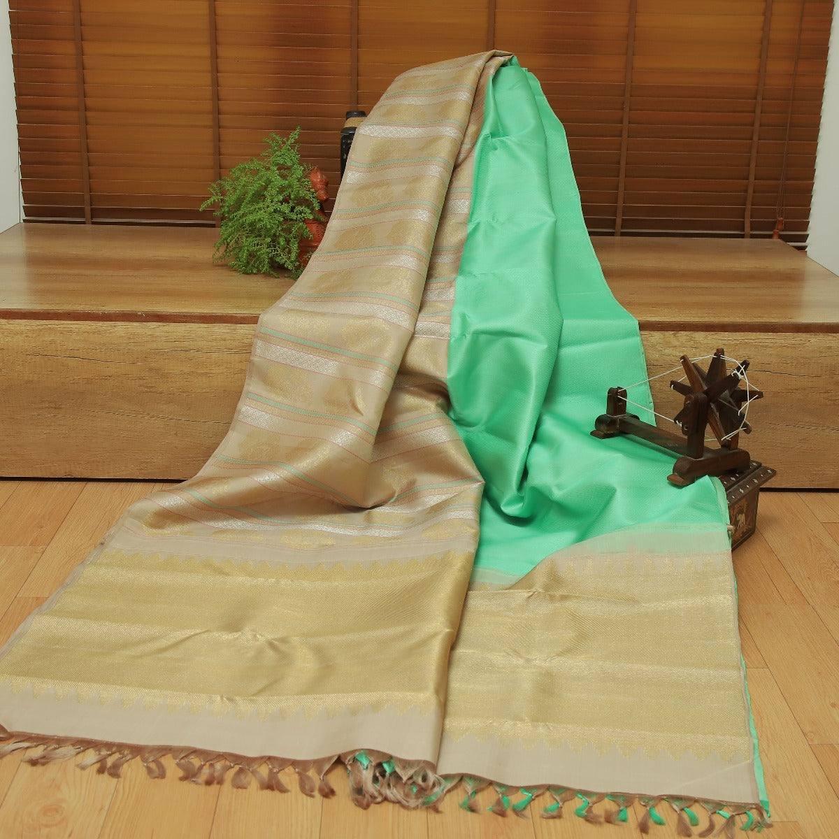 Distemper Green Color Half and Half Pure Handloom Kancheepuram Silk Sa ...